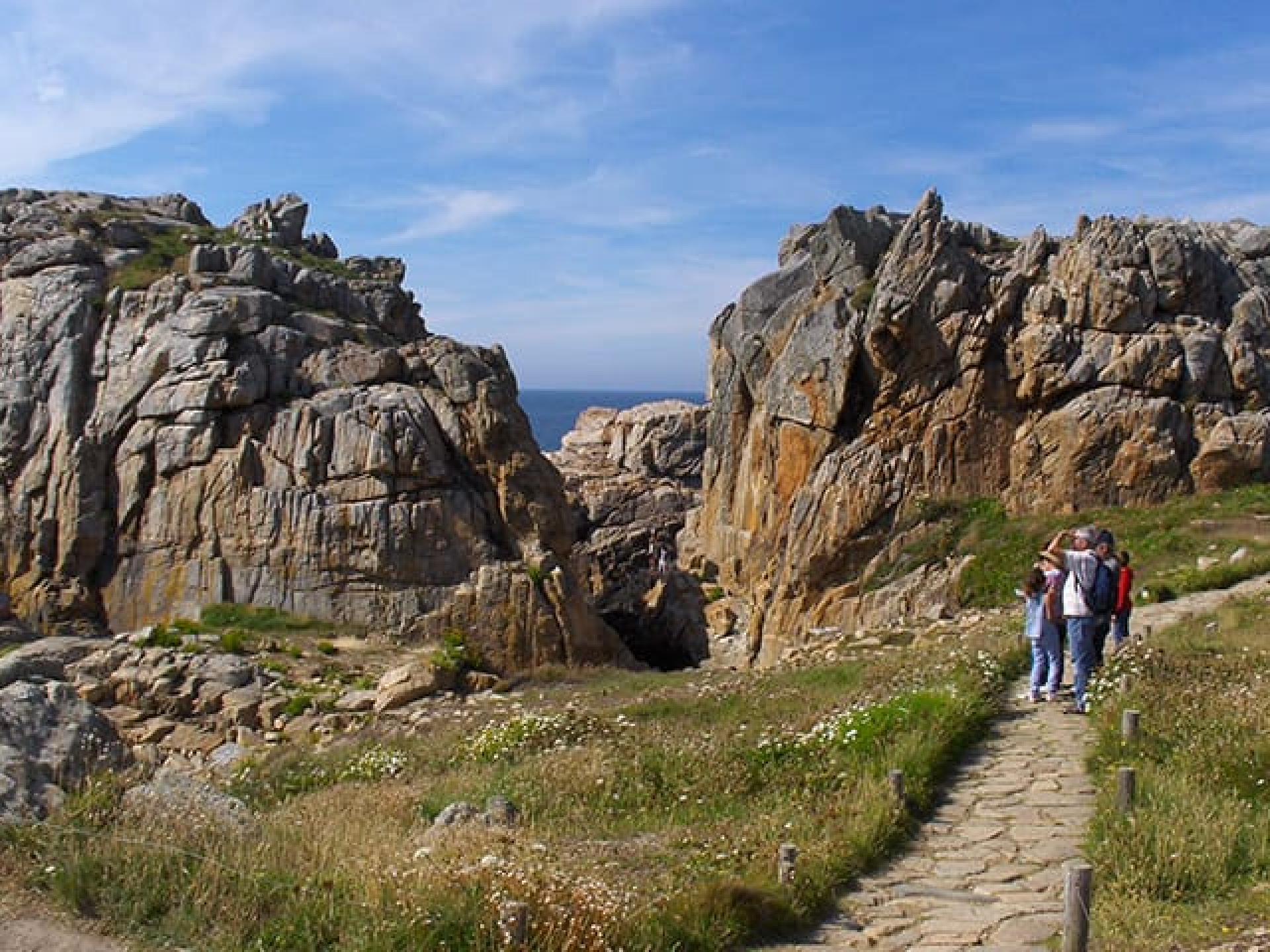 Découverte du gouffre de Plougrescant | Office de Tourisme de la Côte ...