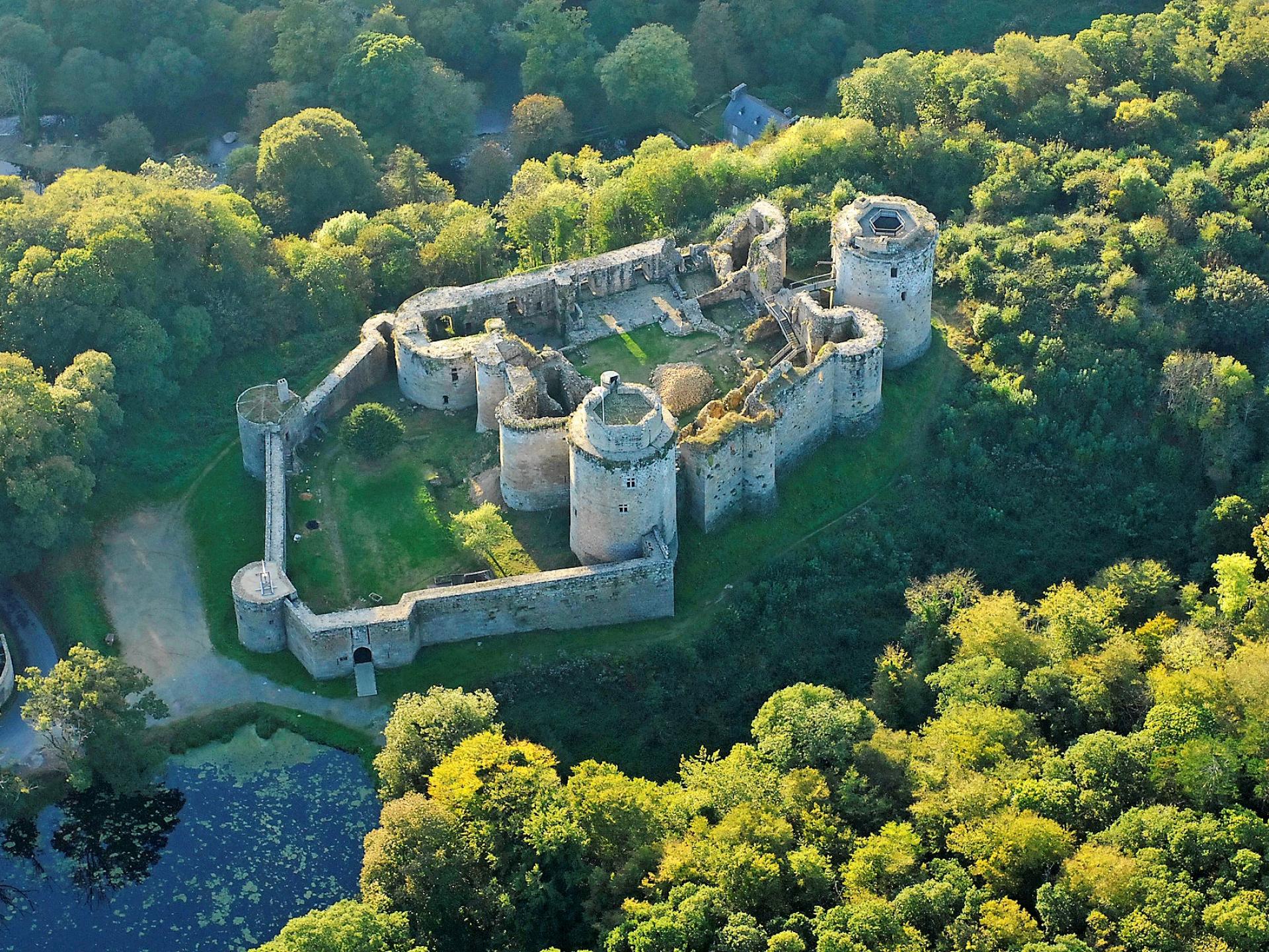 Les châteaux du Trégor | Office de Tourisme de la Côte de Granit Rose