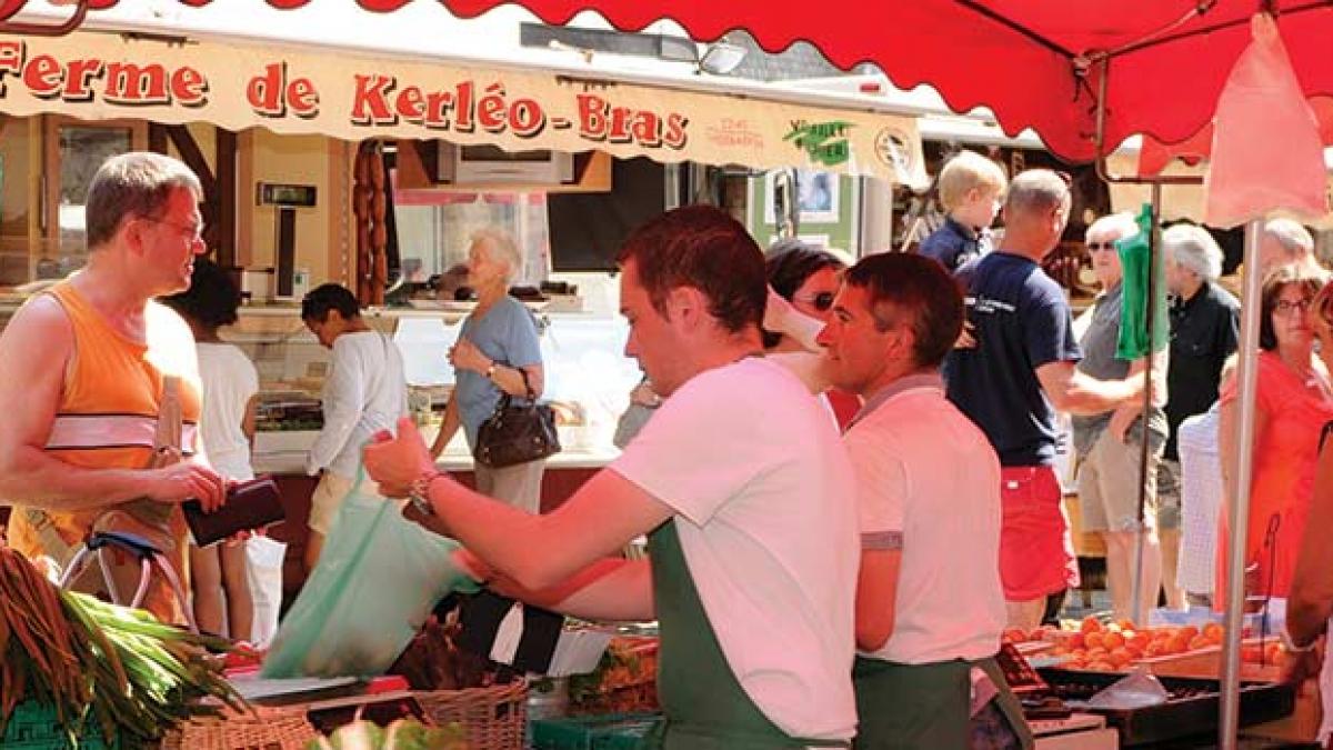 Explorer le marché de Lannion | Office de Tourisme de la Côte de Granit ...