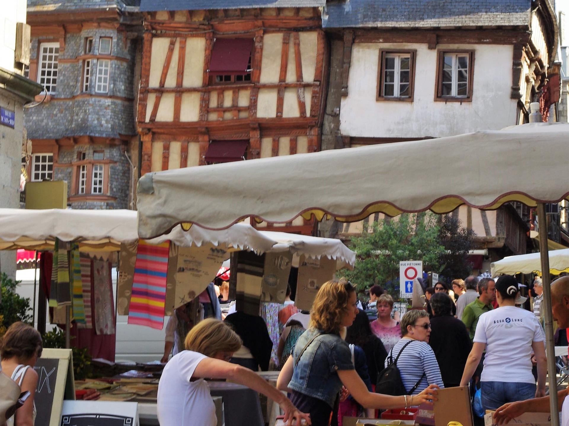 Explorer le marché de Lannion | Office de Tourisme de la Côte de Granit ...