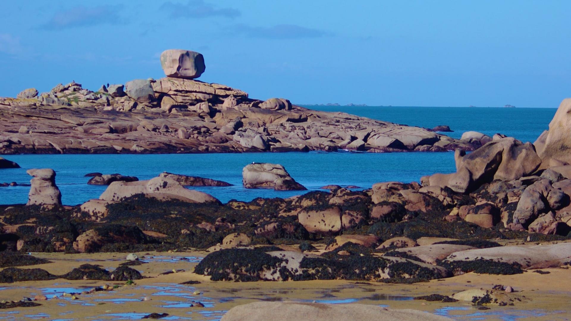 La plage à marée basse | Office de Tourisme de la Côte de Granit Rose