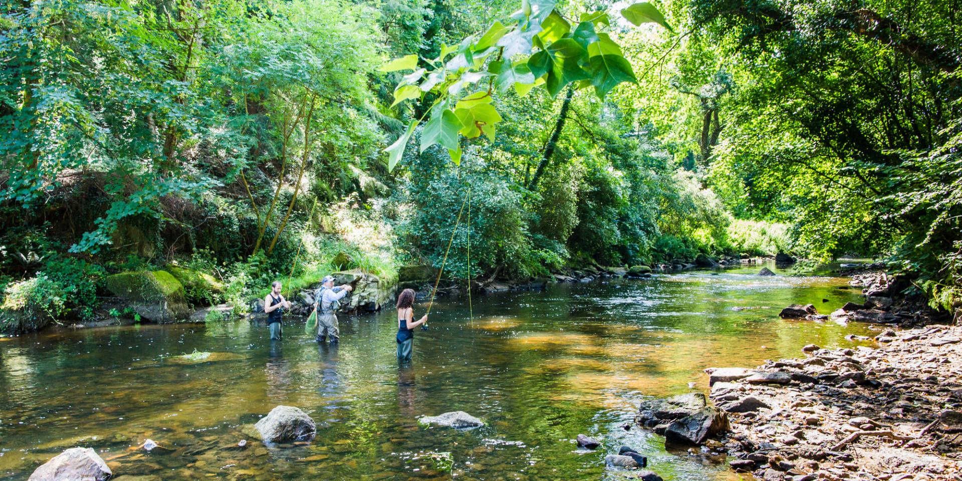 La pêche côté mer ou côté rivière ? | Office de Tourisme de la Côte de ...