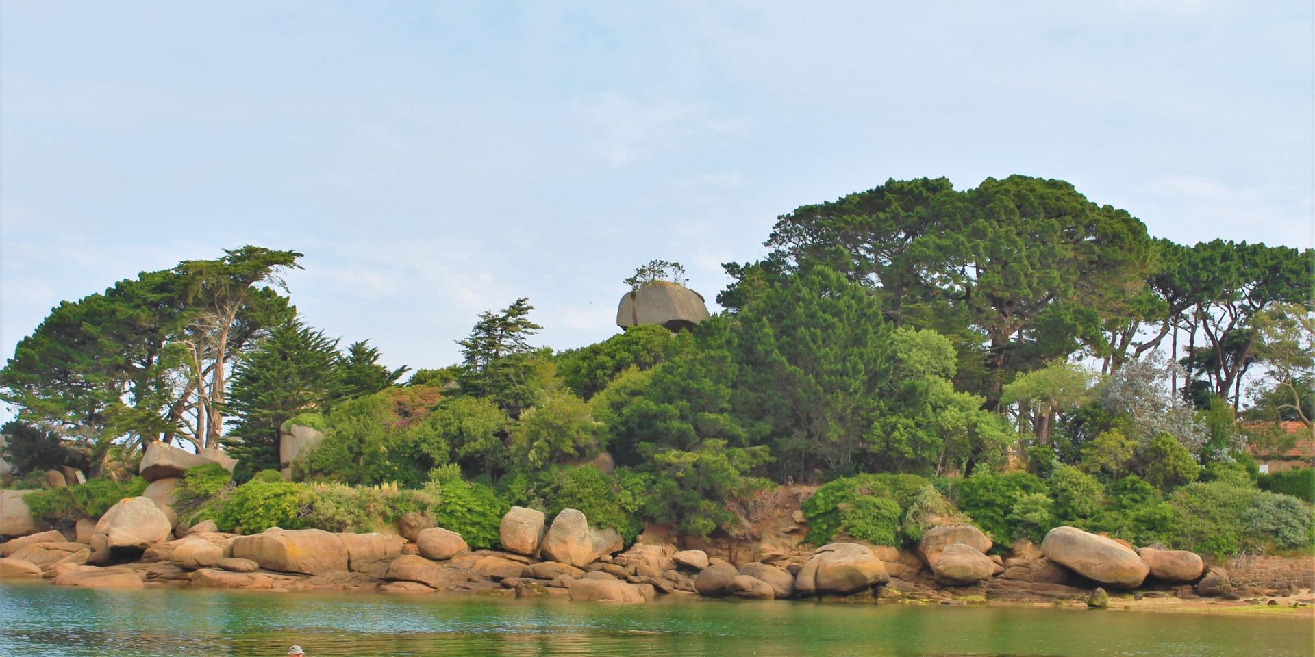 Top 10 des rochers les plus insolites | Office de Tourisme de la Côte ...